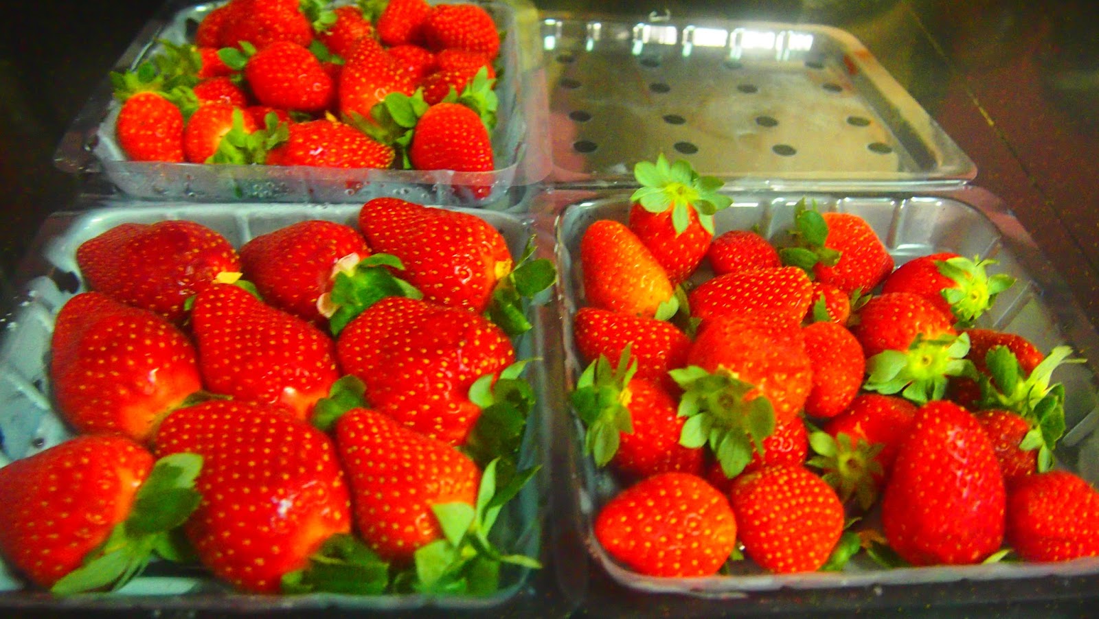 MamaMia Kitchen: KEK STRAWBERRY SIMPLE