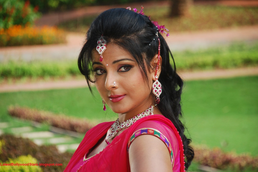 Smriti Sinha Bhojpuri Actress Hd Photos ~ Latest Bollywood Stars
