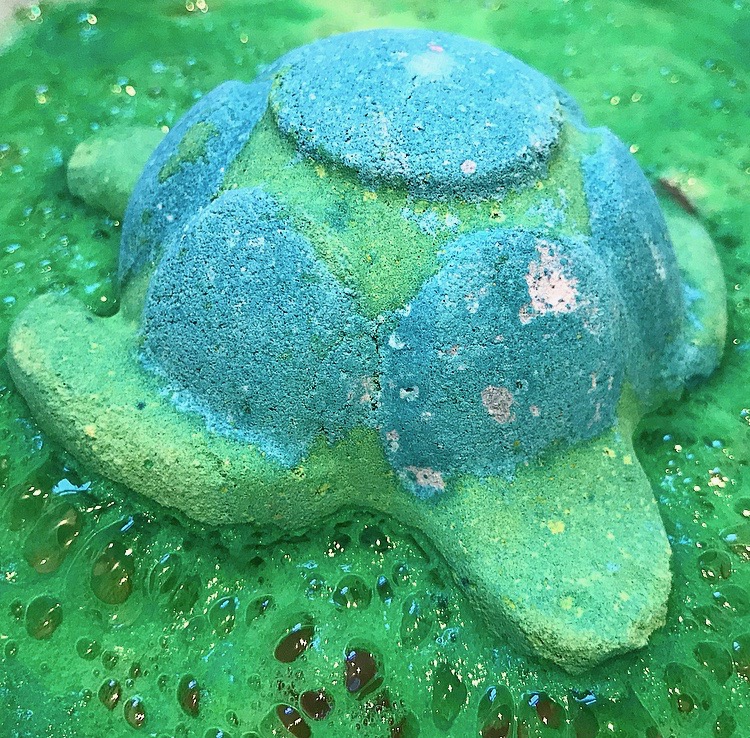 All Things Lush UK: Turtle Immersion Jelly Bath Bomb