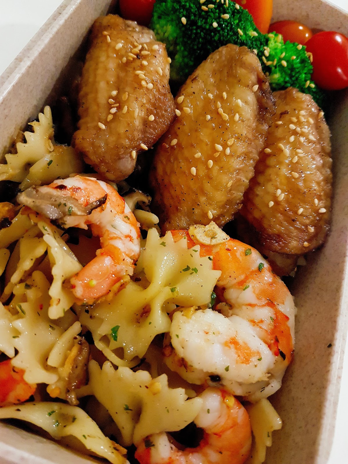 Bento #176 - Aglio Olio with grilled chicken wings and TheAsianParent ...