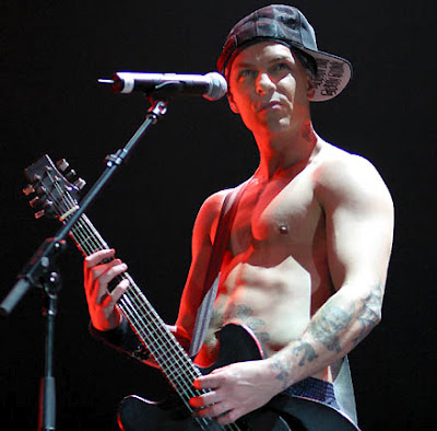 Most famous Left-Handed Guitarists In The World | The Most Famous