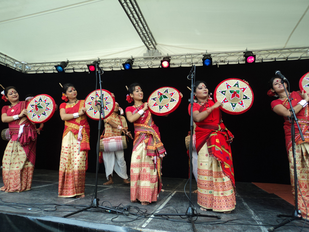 Performed a Bihu (Japi) Dance by the Assamese Youths at Finland. FOTO ...