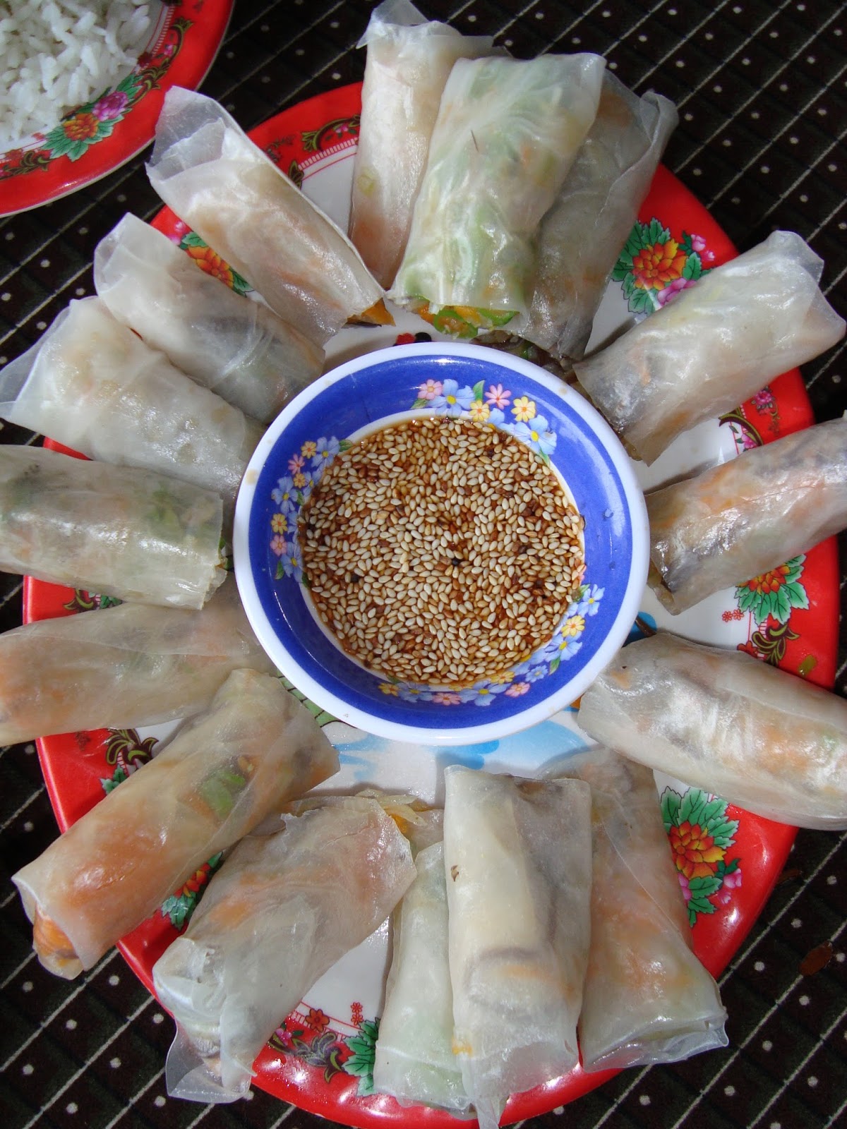 Quick and easy spring rolls with 3 dipping sauce