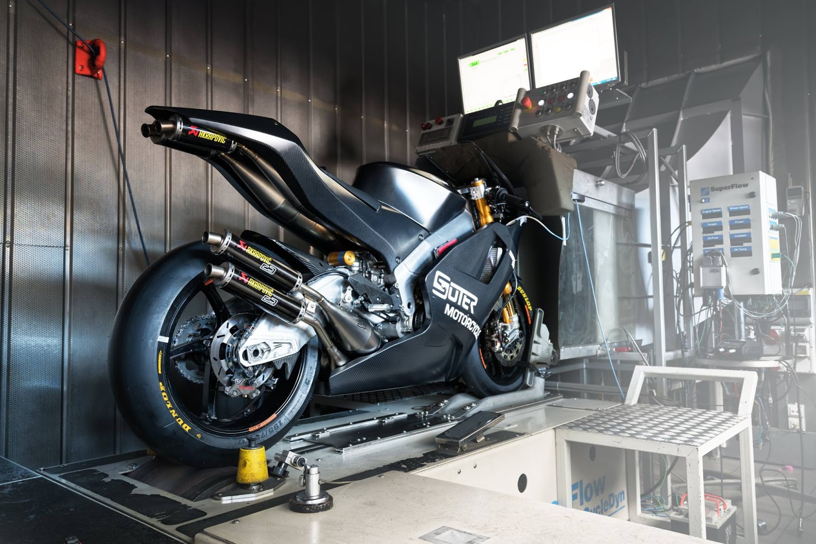 Racing Cafè: Akrapovič for Suter MMX 500