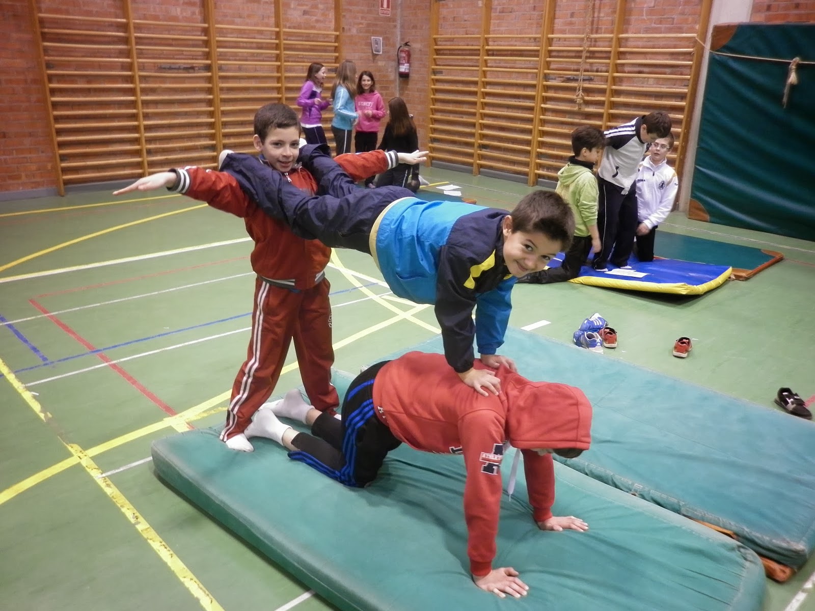 Educación Física.CEIP Madre de Dios.: DEPORTE ACROBÁTICO, ACROBACIAS ...