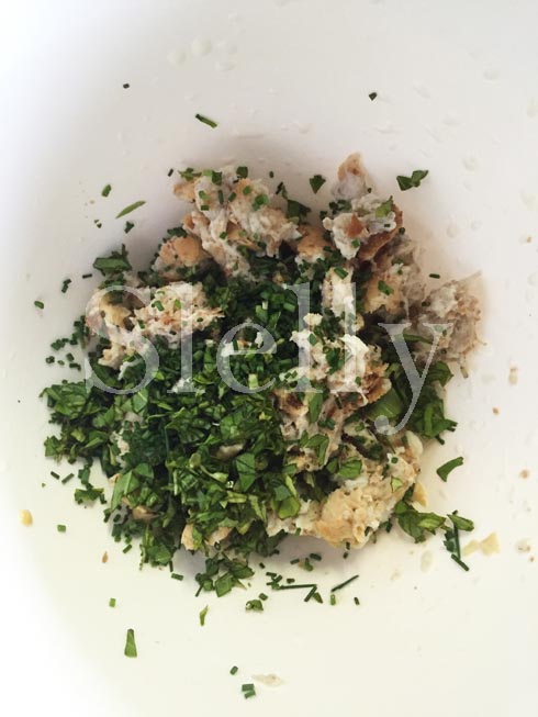 SALMONETTE - Polpette di salmone affumicato con salsa di yogurt e cetriolo