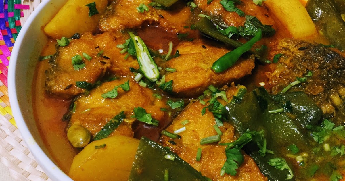 CURRY AND SPICE: SHEEM ALOO DIYE RUI MAACHER JHOL / FISH WITH BROAD ...