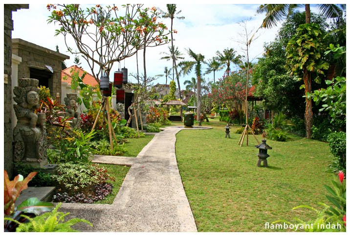 Bali Tropical Landscaping: Tropical Garden at White Rose's Villas