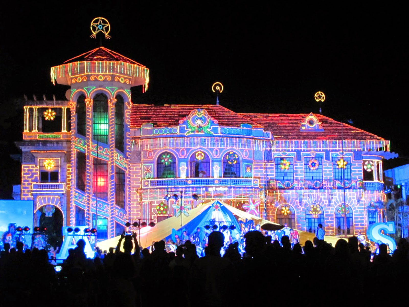 Christmas-lit Angelicum School of Iloilo City
