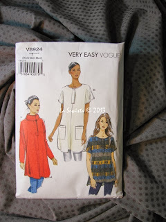 La Sewista!: Tunic Time, Vogue 8924