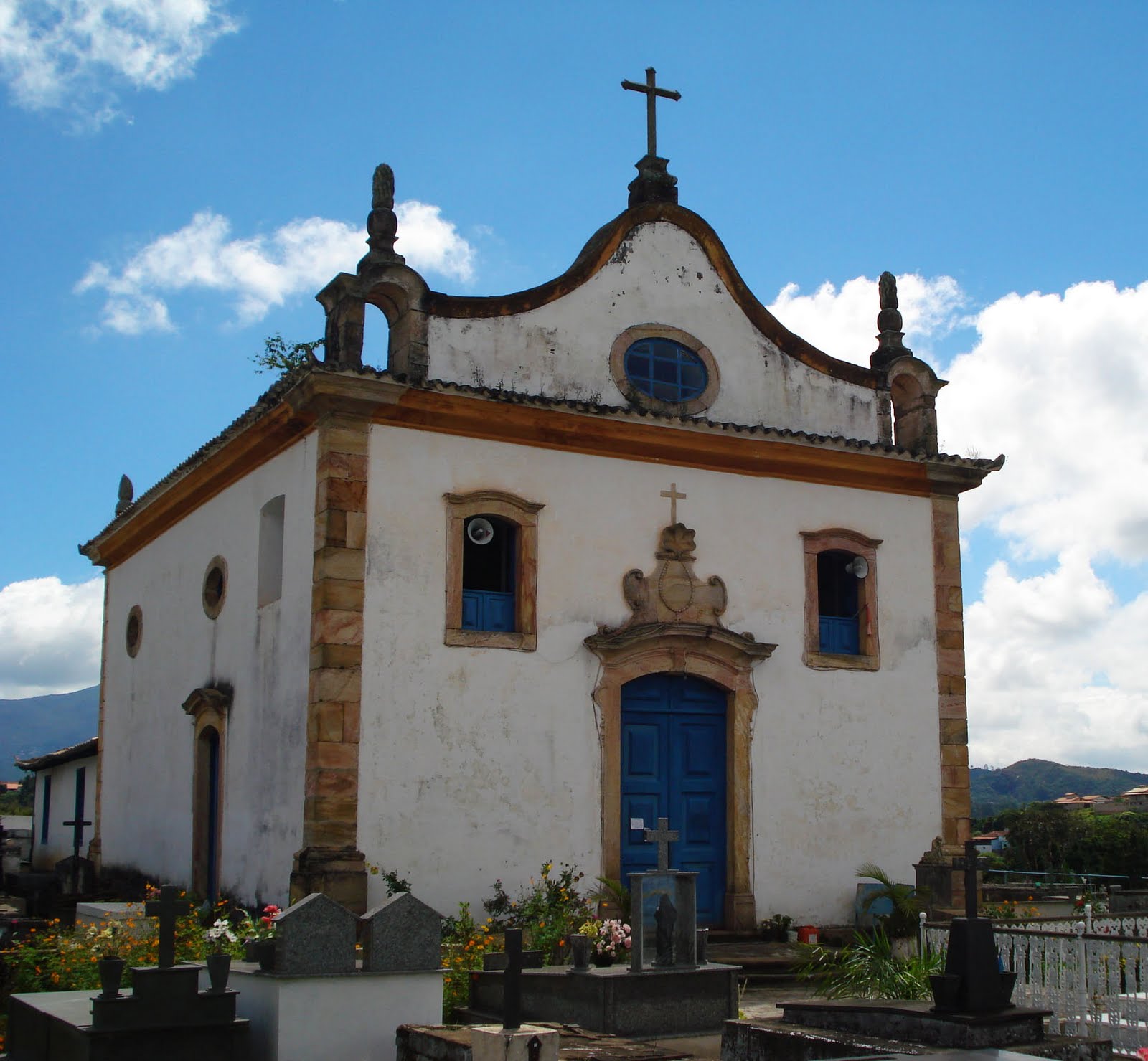 TURISTANDO PELO MUNDO: Caeté, Minas Gerais - Cercada por serras, ótimas ...