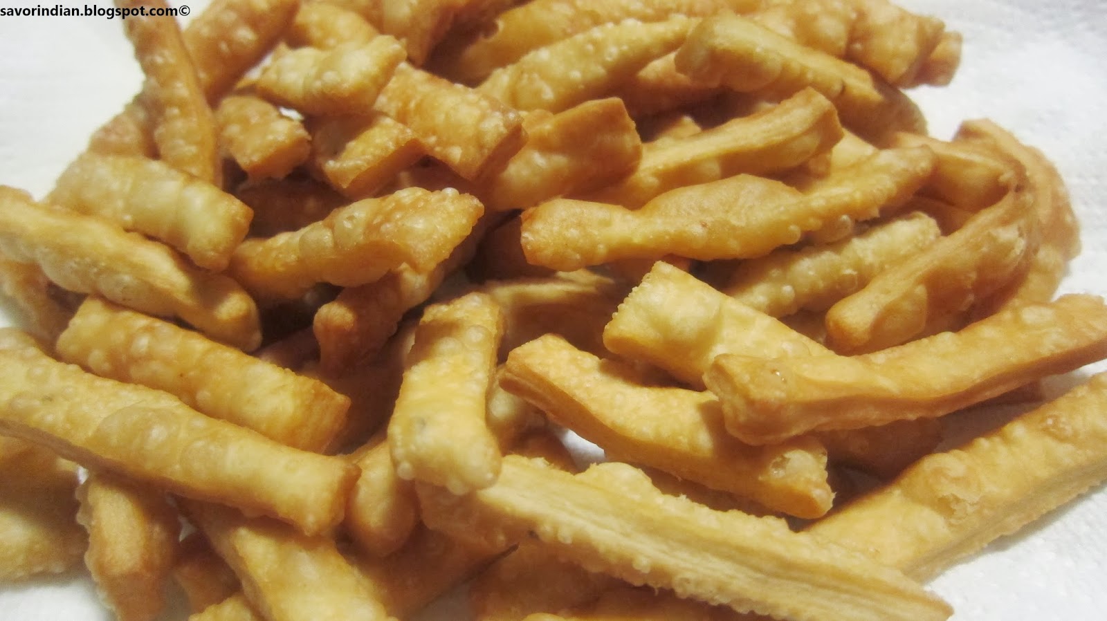 Mathri Recipe (Salted Crackers) /Namkeen Pare ~ CurryIndian.Com