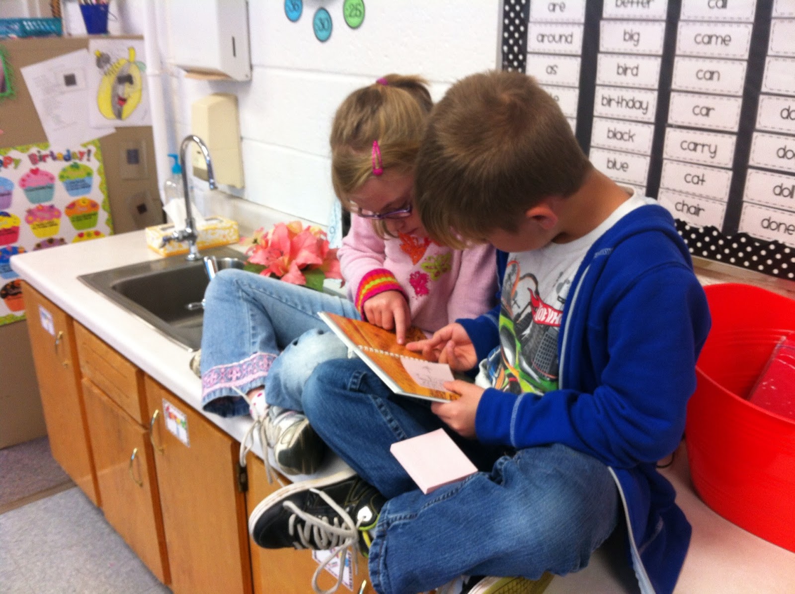 Bulldog News from the Pound: Buddy Reading Rules!