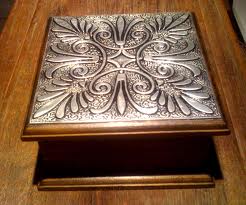 TELARES COLOMBIANOS: Repujado en aluminio