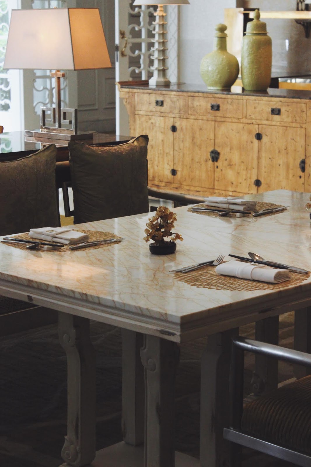 TABLE8 - HOTEL MULIA, SENAYAN