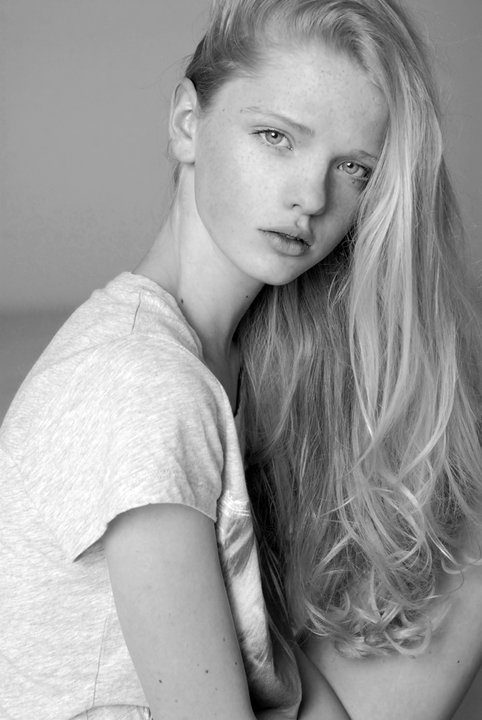 Annemarie Kuus : Photos | About A Girl...