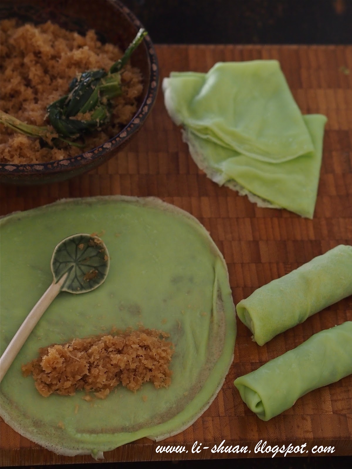 Helena's Kitchen: Kuih Dadar / Kuih Ketayap