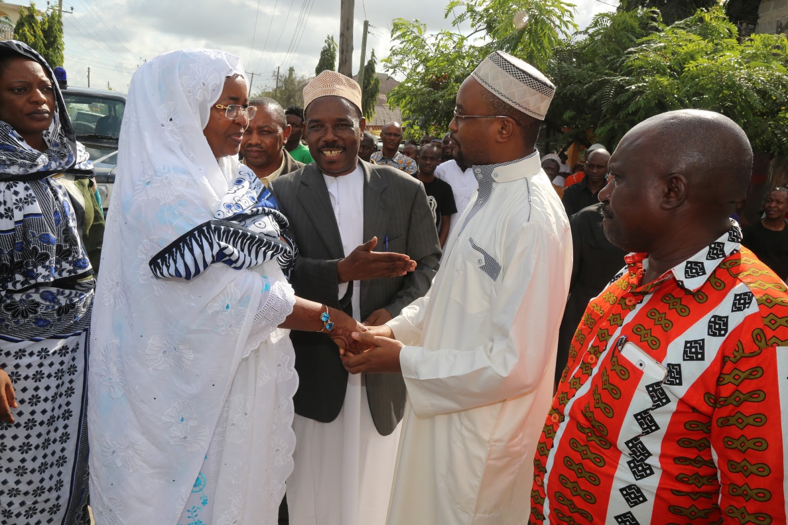 MATUKIO @ MICHUZI BLOG: Mama Salma Kikwete ajiunga na waombolezaji ...