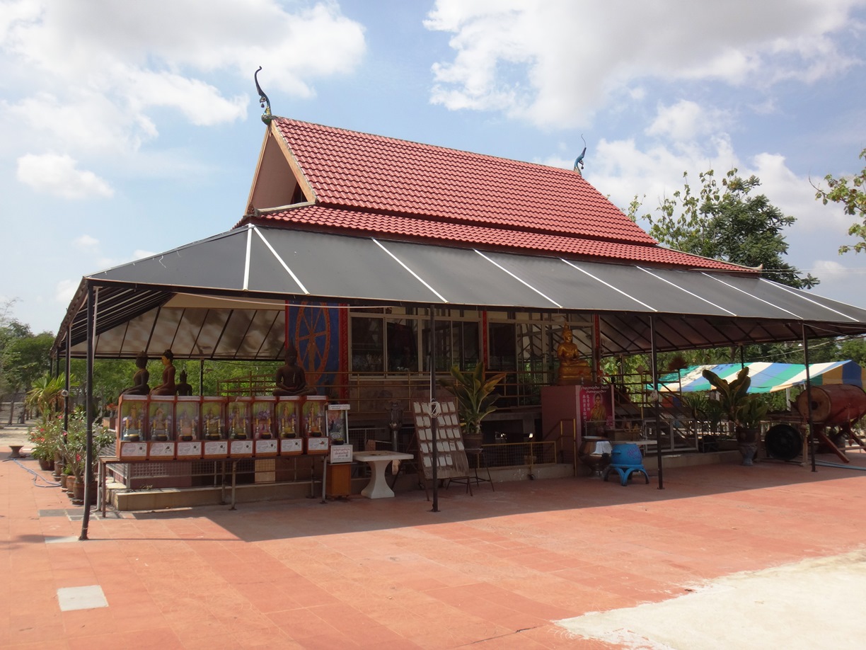 Temples In Thailand: Saraburi - Wat Sanamlao - LP Pinak