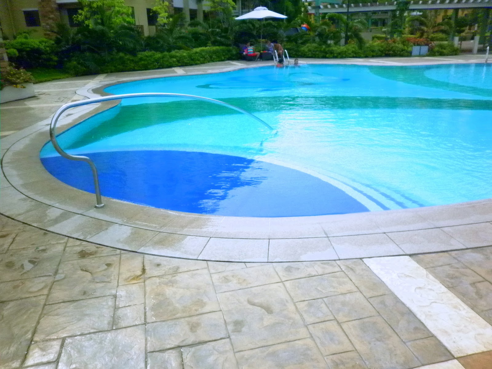 Mineeh11: Swimming at One Oasis