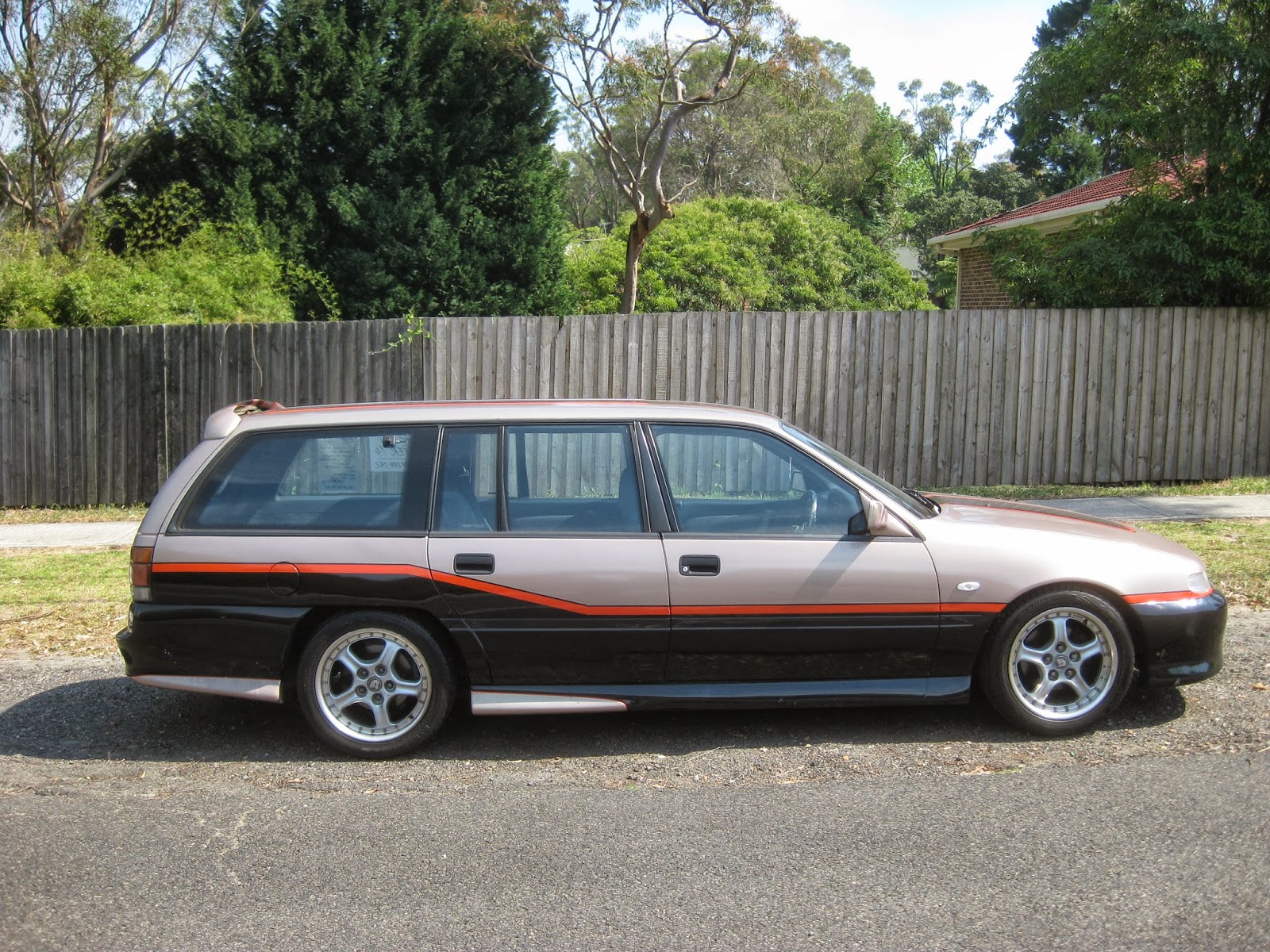 Aussie Old Parked Cars: 1996 Holden VS Commodore 3.8 V6 Supercharged Wagon