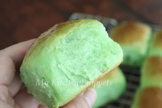 My Kitchen Snippets: Pandan Coconut Buns