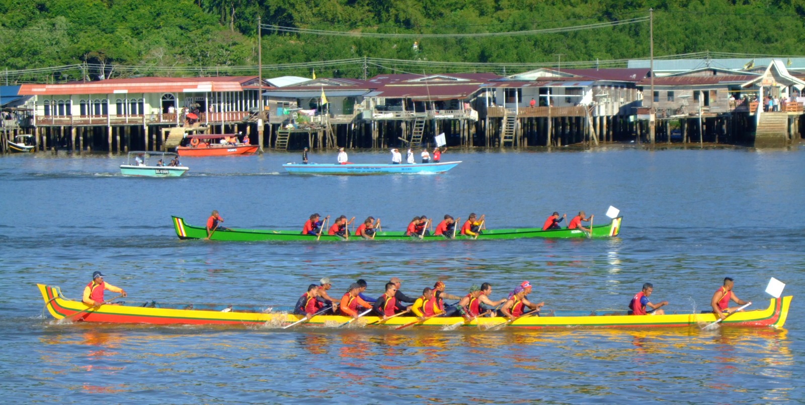 Lumba Perahu Kayuh dan Lumba Perahu "Tambang"