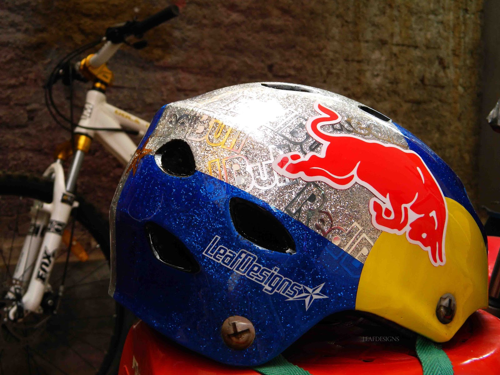 Breathe2art Designs: Red Bull Helmet