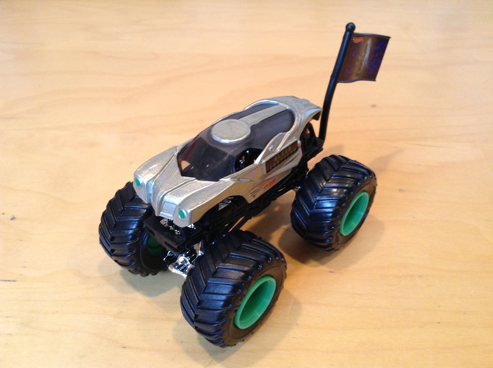 JULIAN'S HOT WHEELS BLOG: Alien Invasion Monster Jam Truck (2017 Epic ...