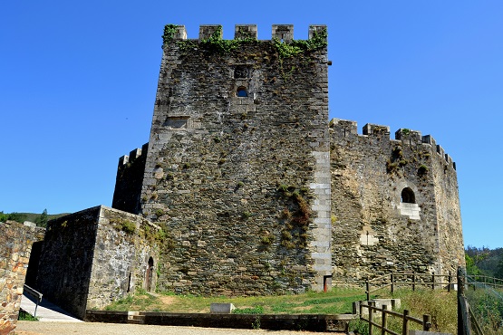 Castillos y fortalezas: Castillo de Moeche (A Coruña)