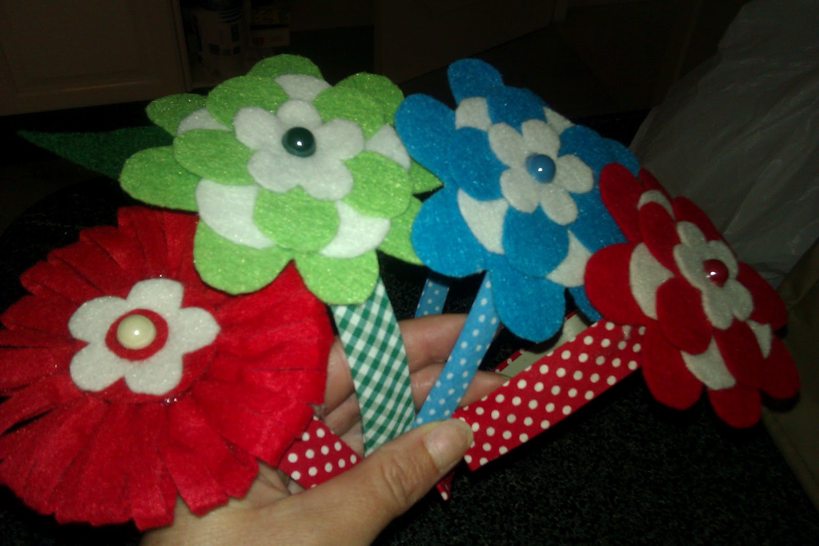 NIEVES LABORES FIELTRO: MISMA FLOR DIFERENTES COLORES