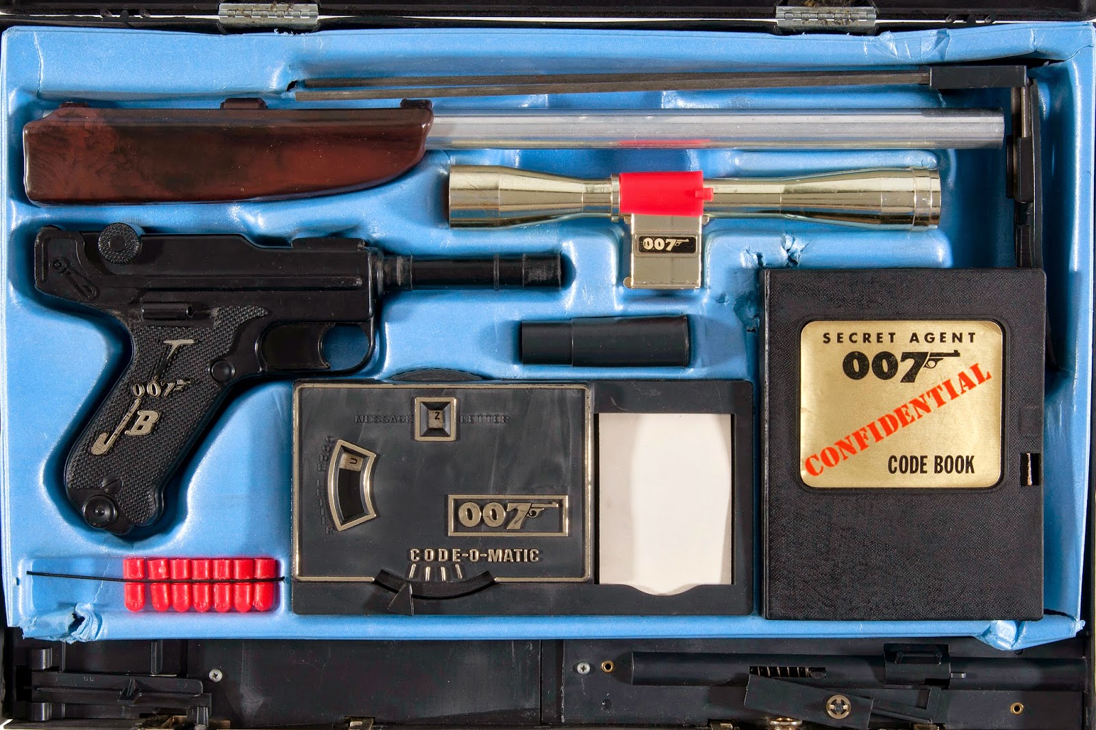 bondtoddbond: James Bond at Hake's Americana #213