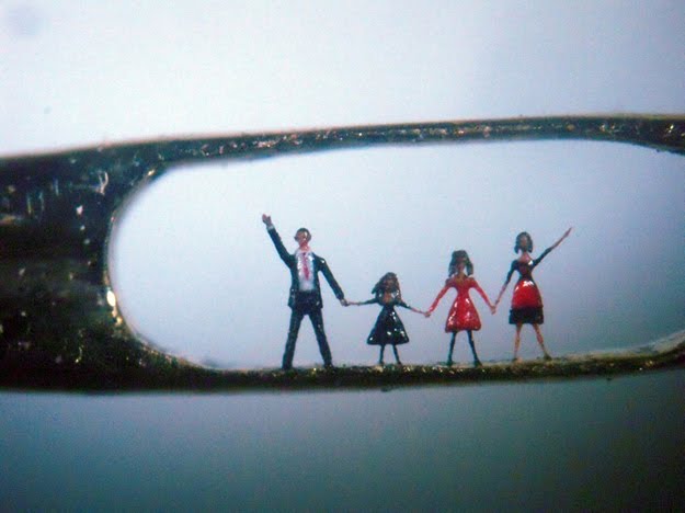 artsiefartsiez: ,,Willard Wigan's microscopic art