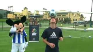 Barca Stars: Funny! Lionel Messi Vs Mickey Mouse