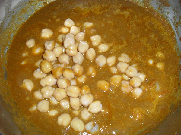 Alu Chole - Potatoes And Chick Peas In Spicy Gravy