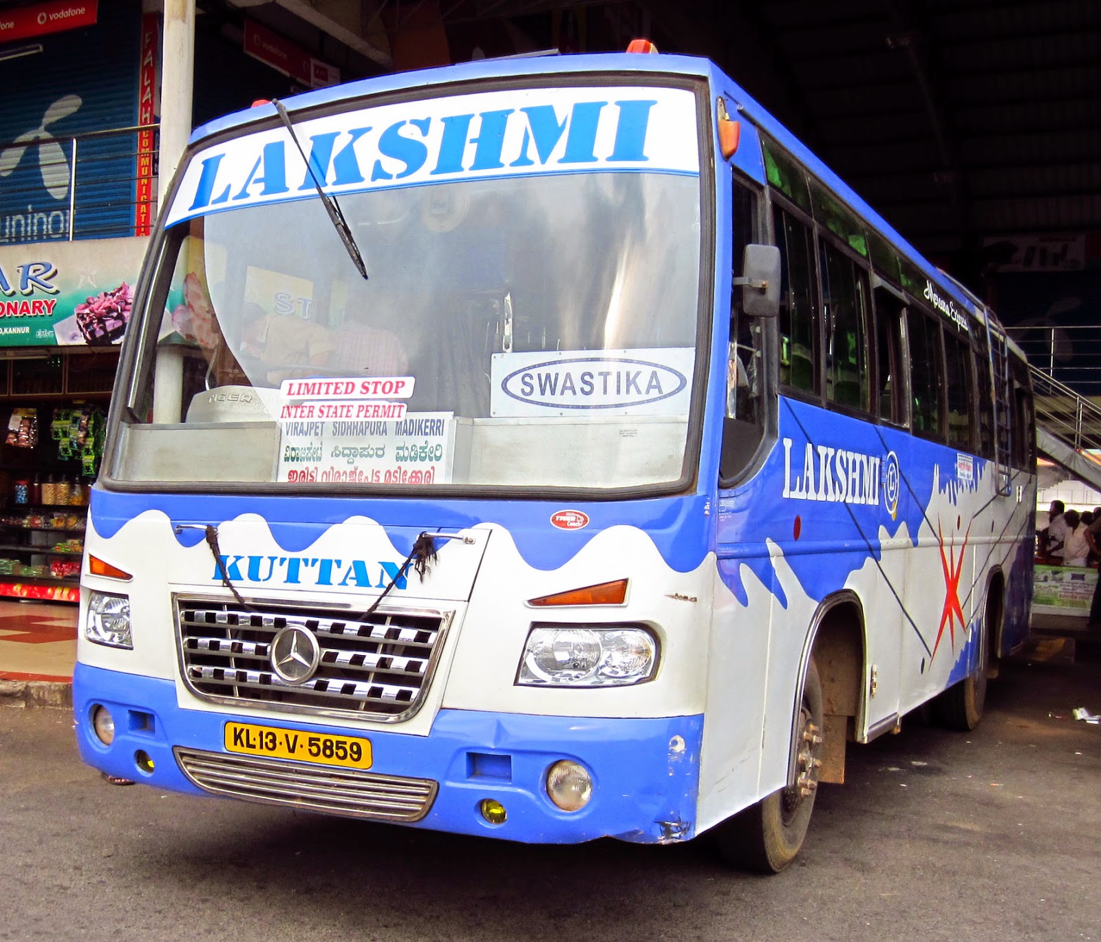 KANNUR PRIVATE BUSES: LAKSHMI BUS SERVICE - PRIDE OF KANNUR