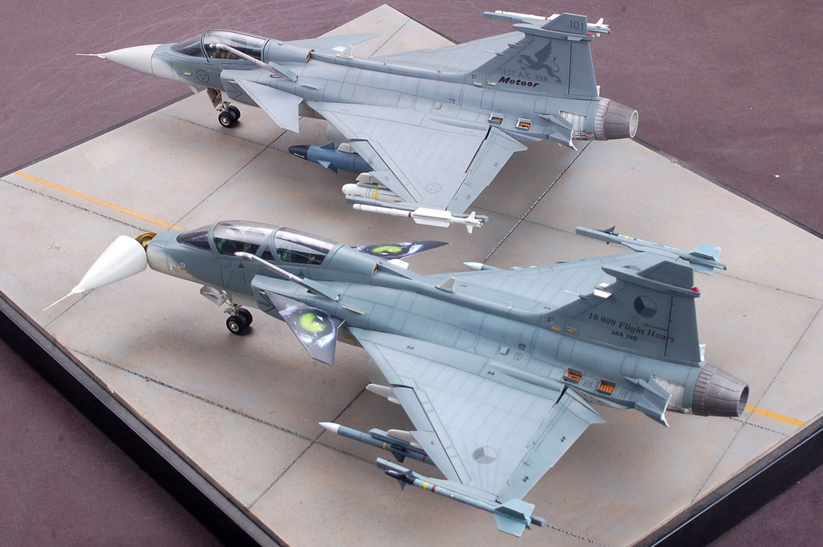 1/48 - Saab JAS-39 B/D Gripen (two seater) by Kitty Hawk - released ...