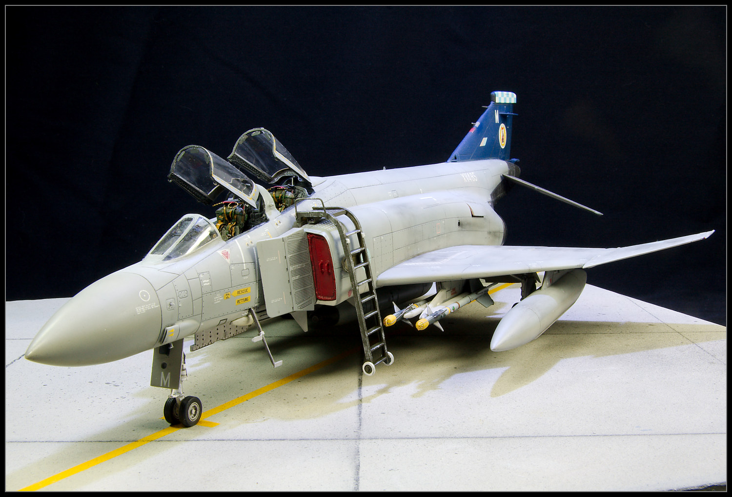 The Hamfisted Modeller: 1/48 Hasegawa F-4 FGR-2 Phantom - No 19 Sqn ...