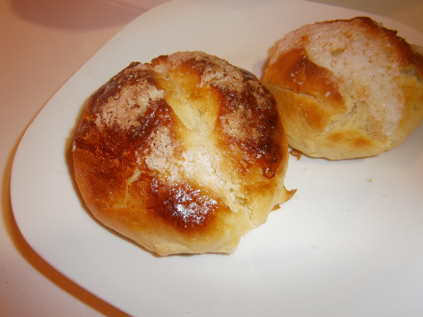 Bollo suizo casero, pan de leche tradicional.