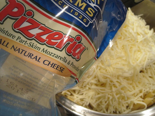 Mrs. Schwartz's Kitchen: Four Cheese Pasta with Seasoned Chicken