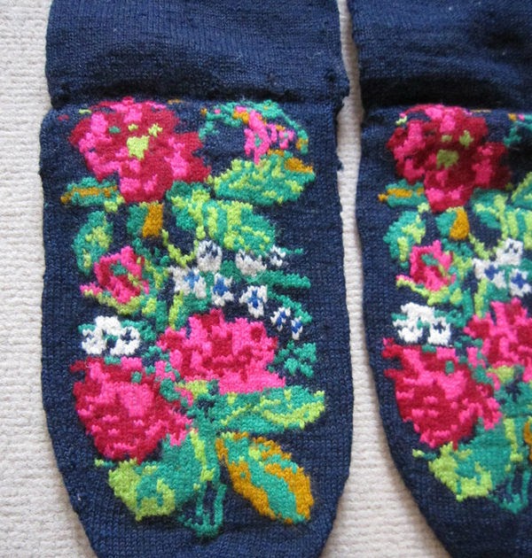 All The Pretty Dresses: EARLY! Socks! Probably folkwear but 18th C about?