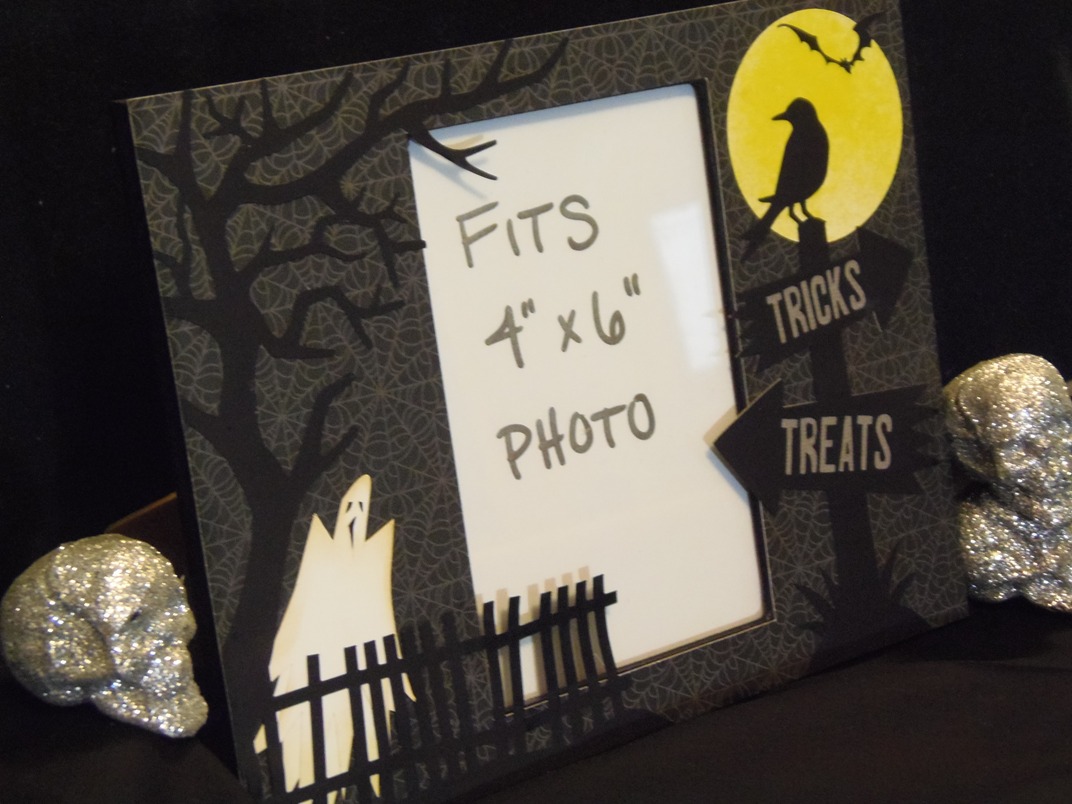 Craft with Bee: Halloween Picture Frame