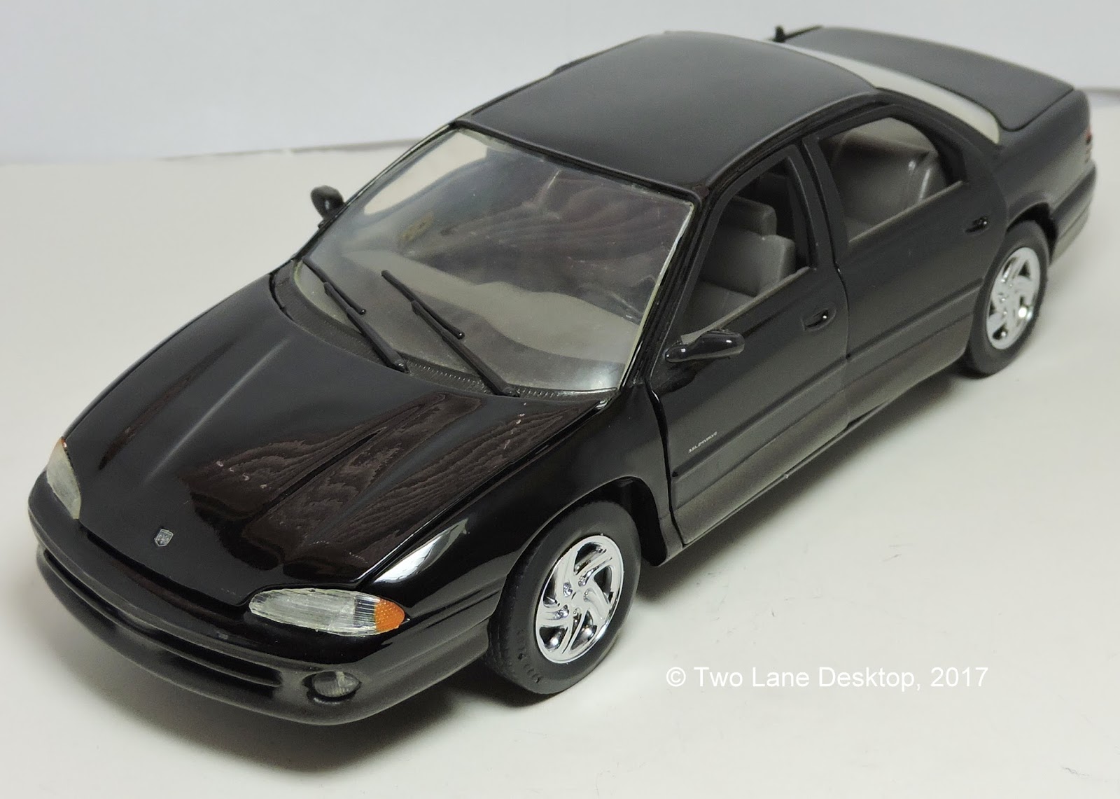 Brookfield Collector's Guild 1:25 1995 Dodge Intrepid ES