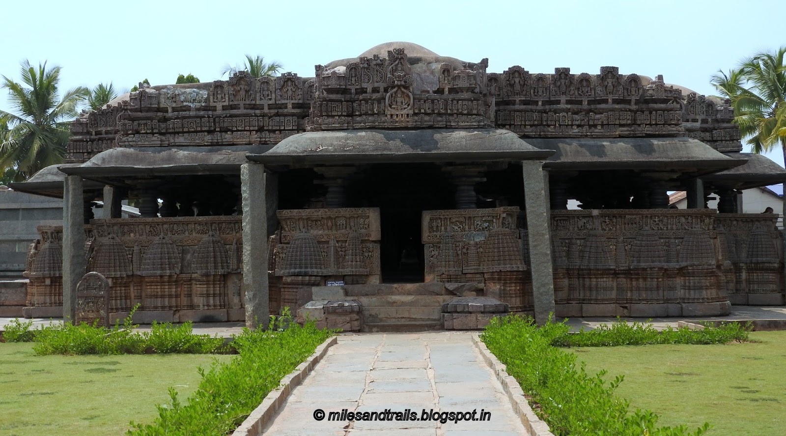 Miles and Trails: Amrutheshvara temple, Amruthapura