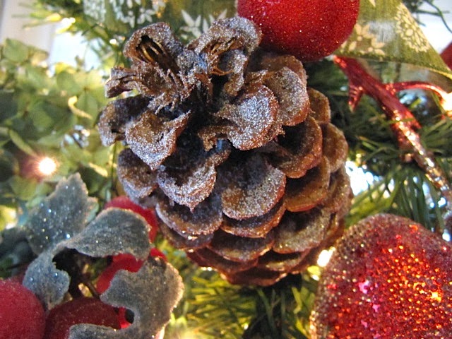 Sew Many Ways...: Make Your Own Glittered Pine Cones...