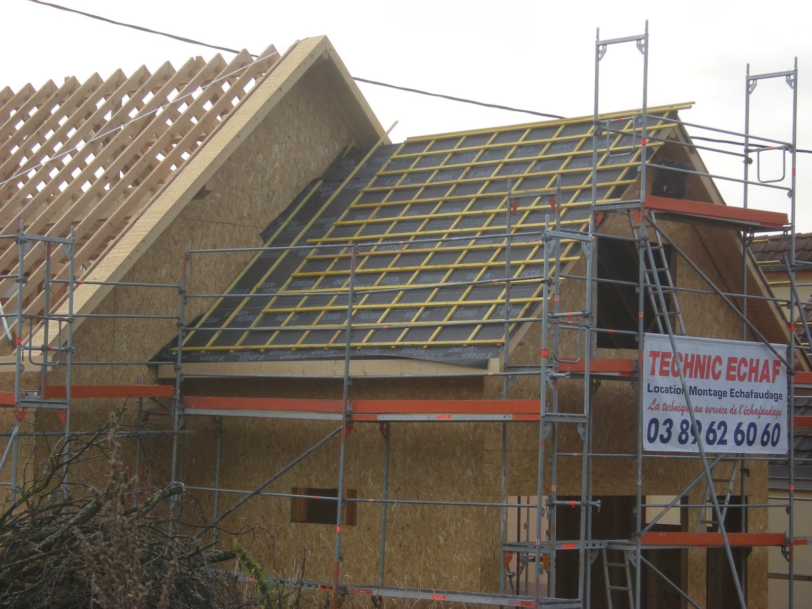 Notre future petite maison pas au fond des bois mais presque...: Et hop ...
