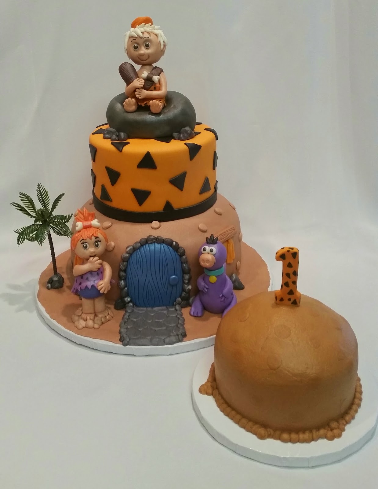 MyMoniCakes: Flintstones cake with fondant Bam Bam, Pebbles and Dino