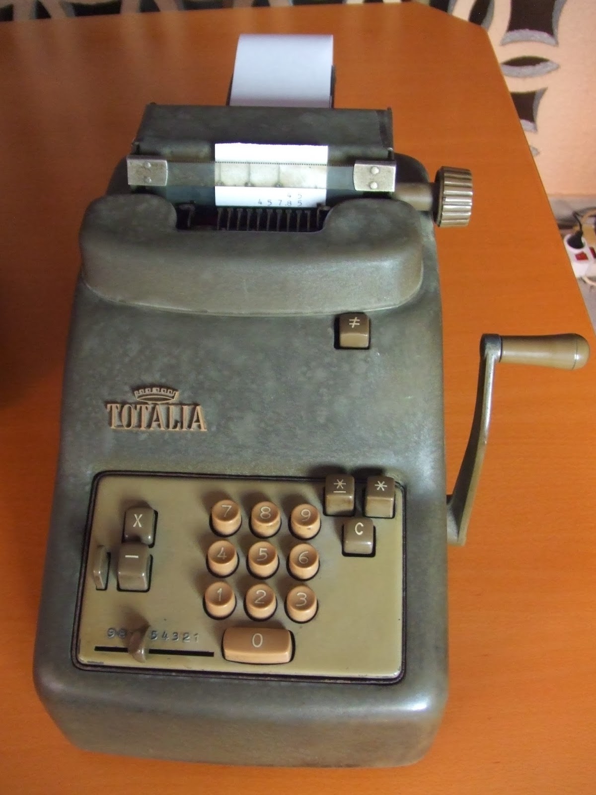 Totalia Lagomarsino (1954): Tatalia "Lagomarsino". Calculadora mecánica ...