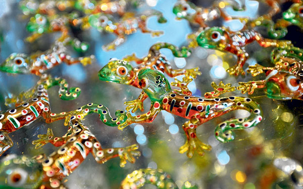 Keindahan Seni Hiasan Kaca Berwarna – Stained Glass |MyRokan