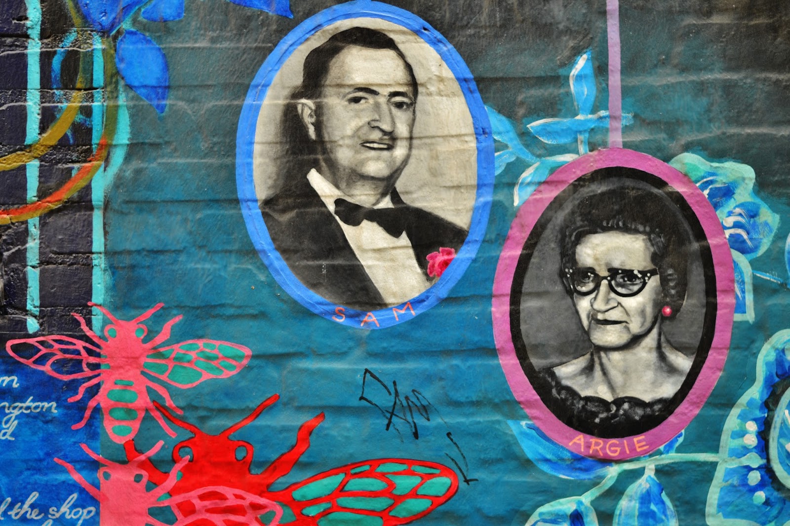 WAC AVE STREET PHOTOGRAPHY: Subtle Pattern Mixing